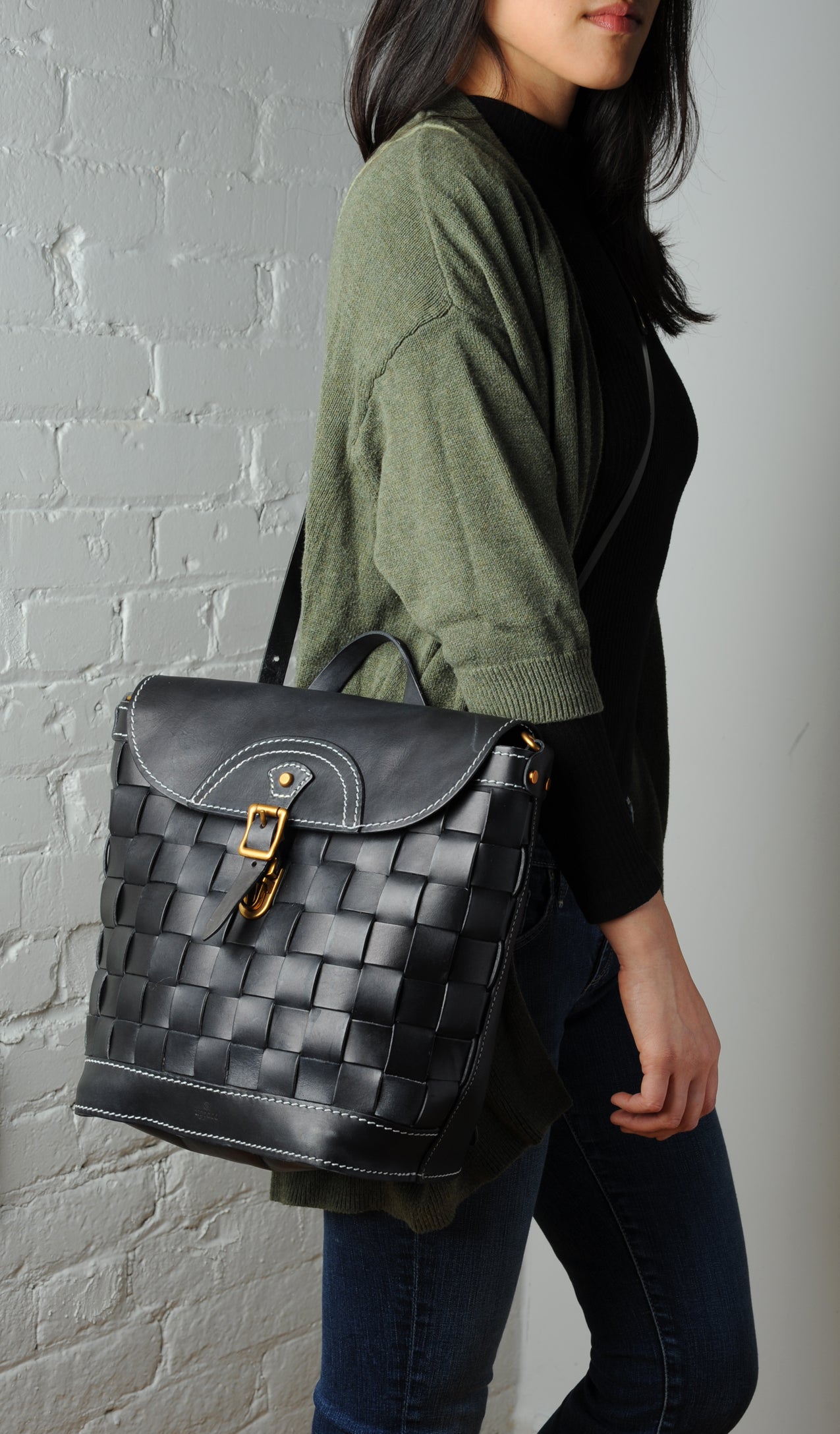 Venture Convertible Backpack - Black – Uppdoo Design Studio