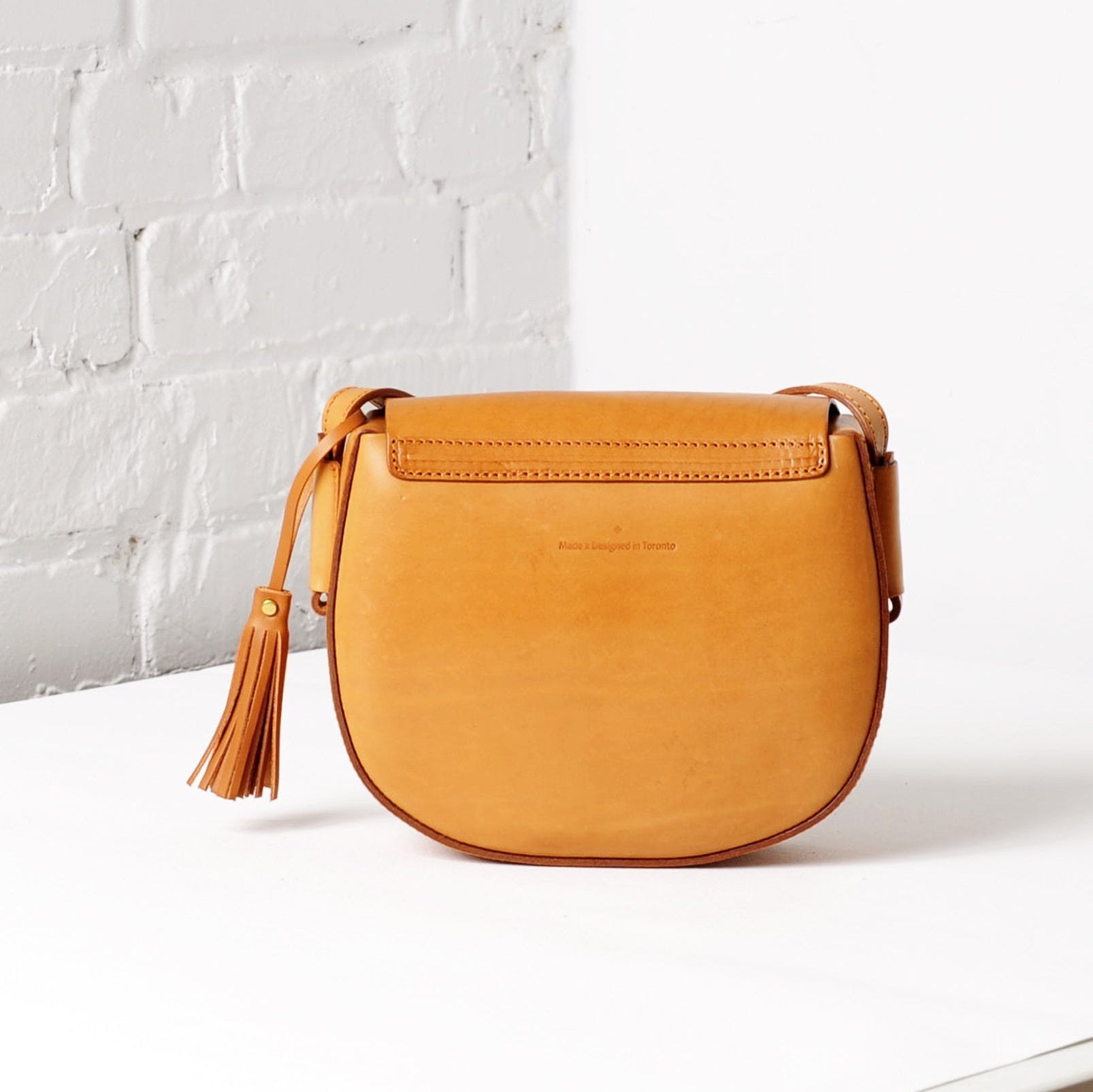 Vive 2.0 Saddle Crossbody Bag - Tan – Uppdoo Design Studio