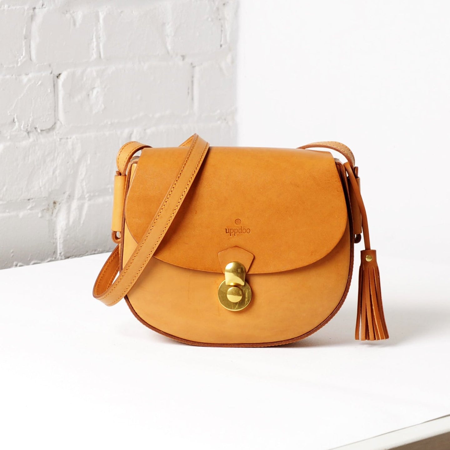 Vive 2.0 Saddle Crossbody Bag - Tan – Uppdoo Design Studio