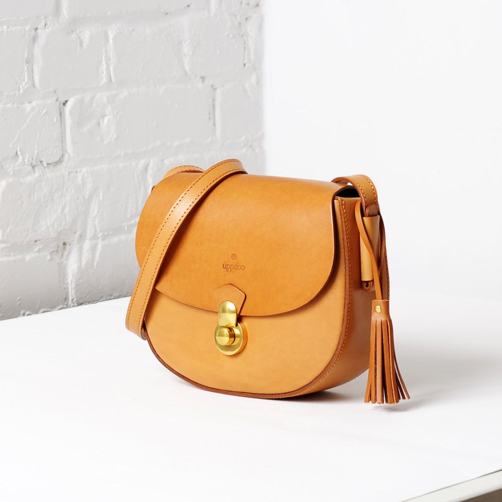 Vive 2.0 Saddle Crossbody Bag - Tan – Uppdoo Design Studio